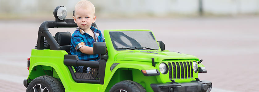 Elektrická autíčka pro děti: Lakované vs. Plastové | Mamido Toys